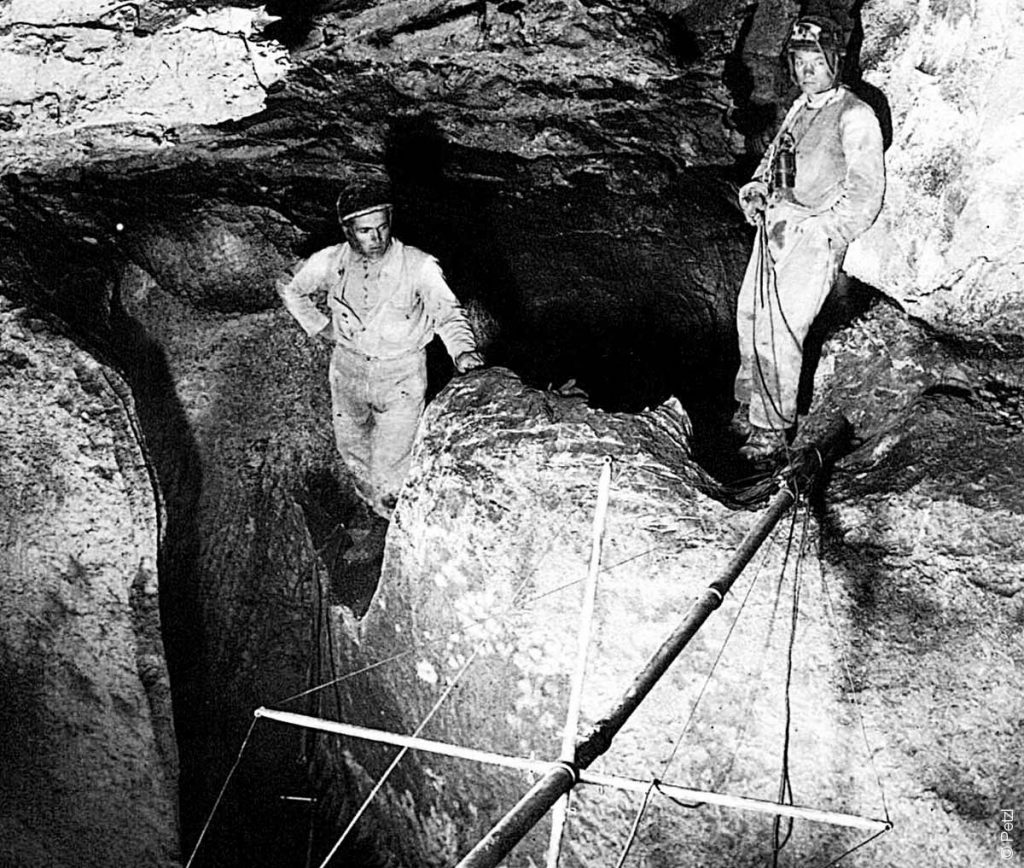 Historia de la Marca Petzl - Access The Inaccessible